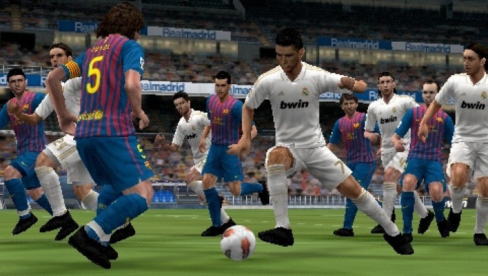 Купить Pro Evolution Soccer 2012 (PES 2012) для PSP б/у в наличии СПБ ...
